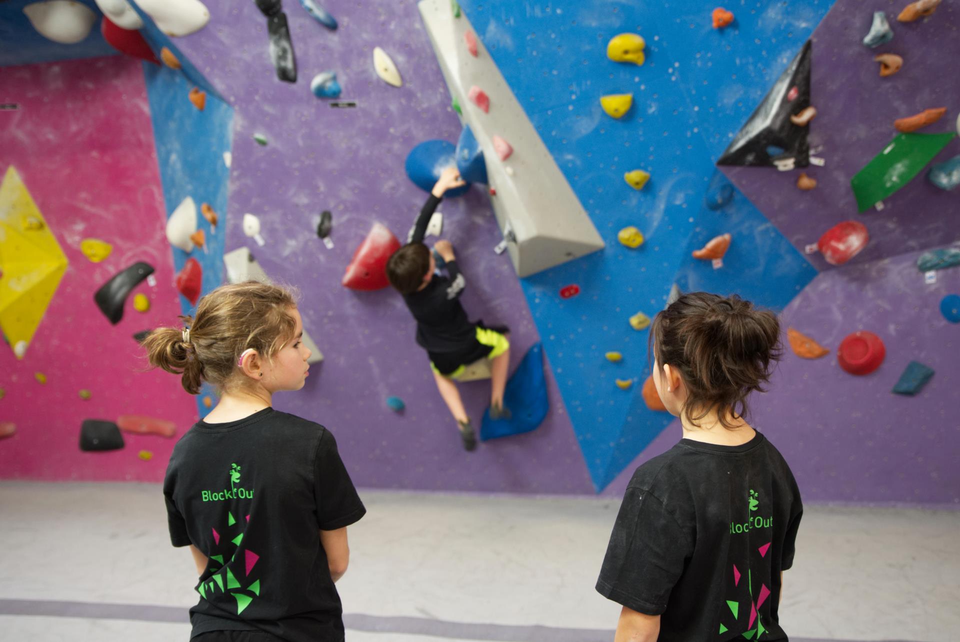 Block'Out Evry-Lisses (Paris) : salle d'escalade de blocs pour enfants ...