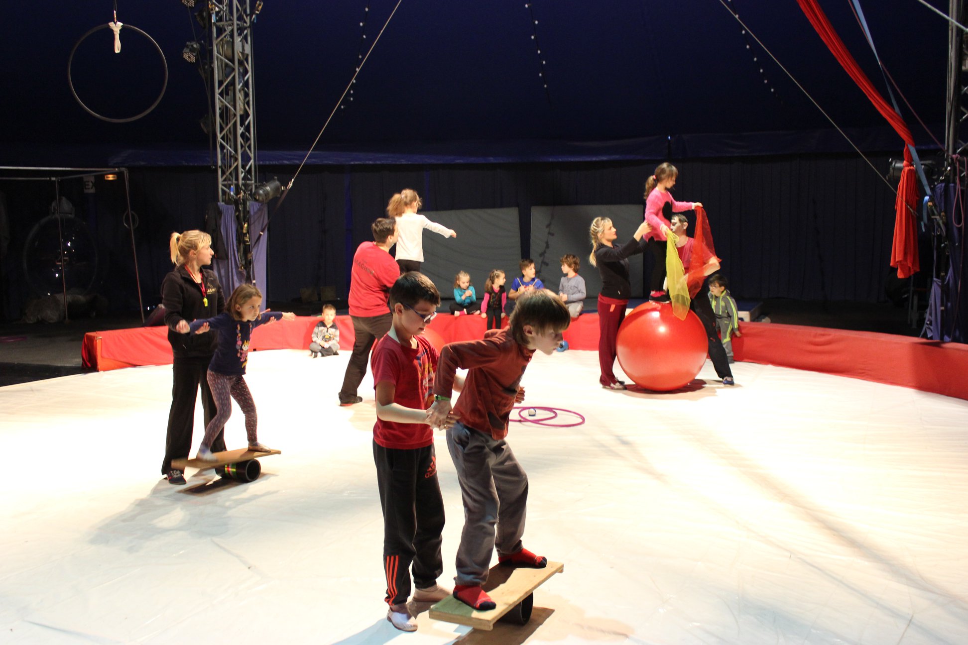 Stage vacances - Cirque Imagine : stage de cirque pour enfants à Lyon ...