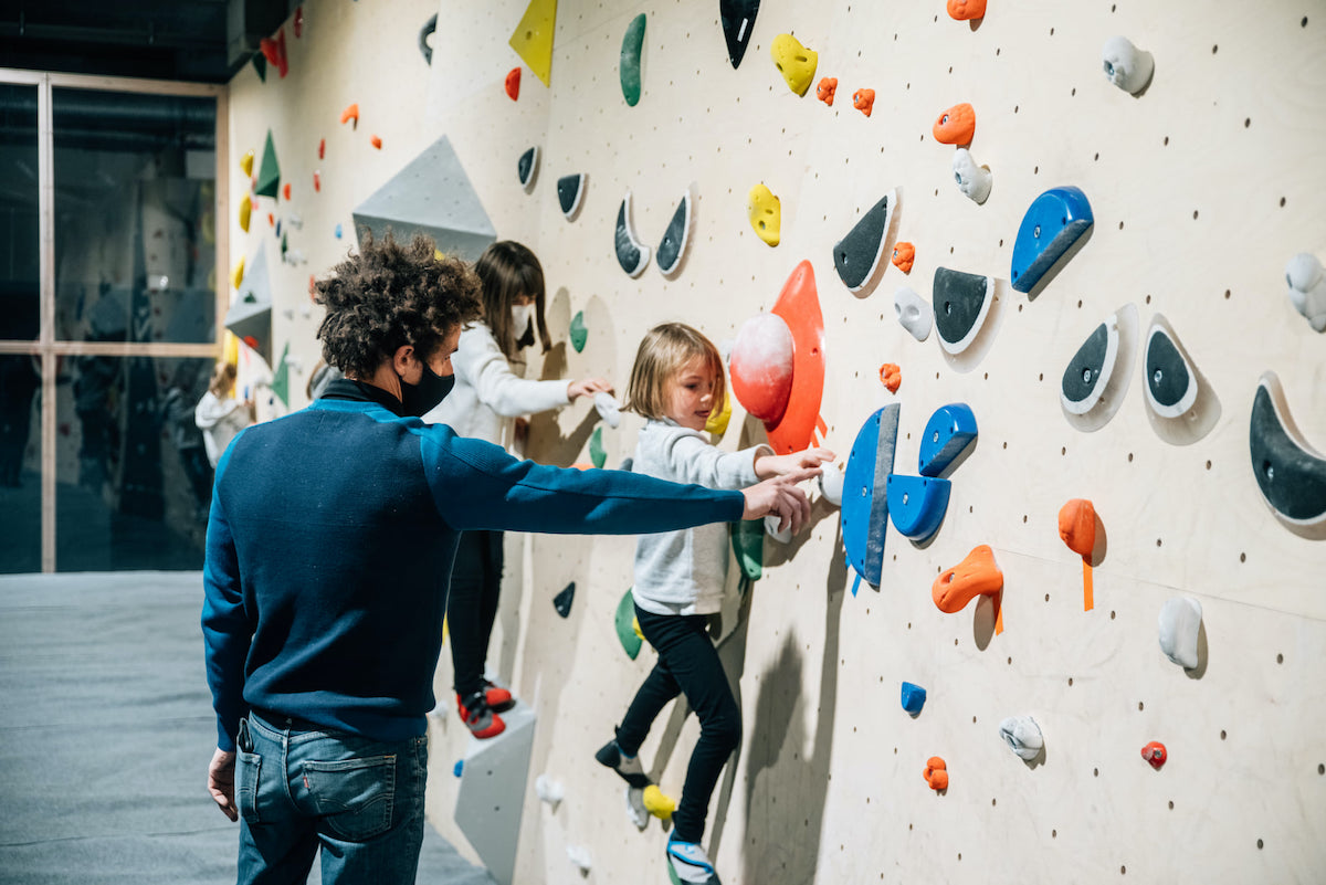 Climbing District Paris Saint-Lazare : salle d'escalade en famille ...