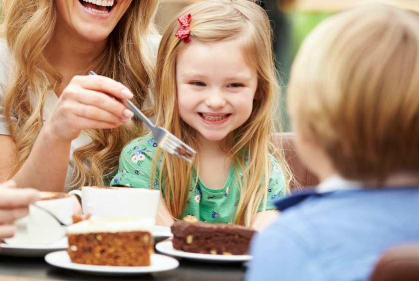 Notre top des salons de thé pour un goûter à Paris : cafés kids ...