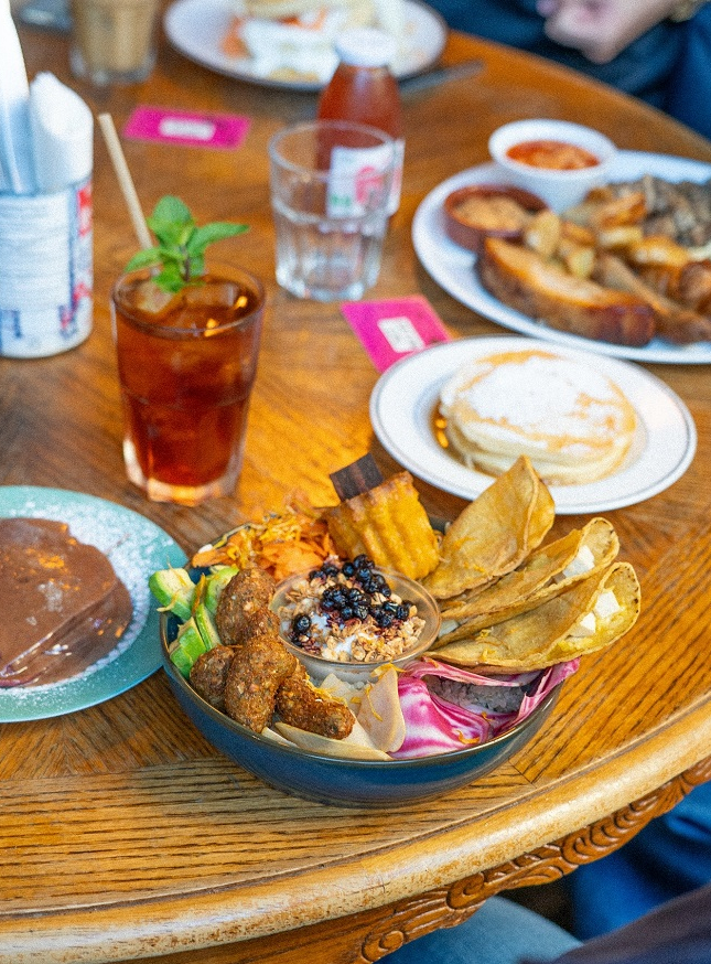 La Luck : Restaurant, brunch et bar à jeux pour toute la famille à ...