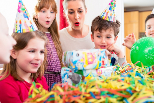 Organiser une fête d'anniversaire pour enfant : tout savoir pour ...