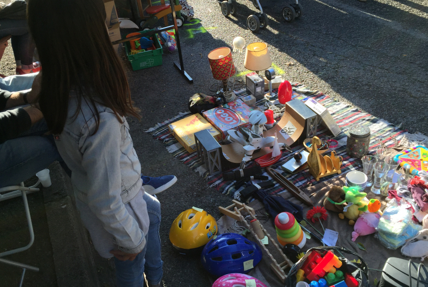 Organiser un vide-grenier avec les enfants : préparer son stand pour une journée agréable en ...