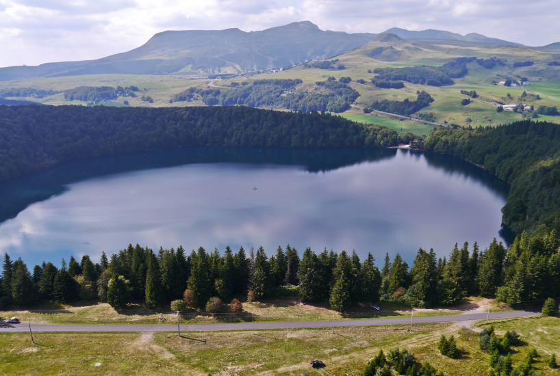 Lac Pavin : balade en famille autour de ce point d'eau près de Clermont ...